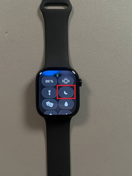 Apple Watch Series 11: Enable or Disable Do Not Disturb Mode | ManualsLib