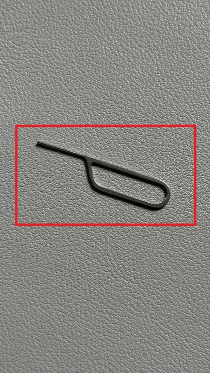 How to Insert a SIM Card into Your Motorola EDGE 60 Fusion | ManualsLib