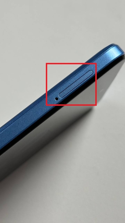 Cómo insertar una tarjeta SIM en el Motorola Moto G54 5G | ManualsLib