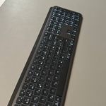 Logitech MX Keys S: So verbinden Sie mehrere Geräte via Bluetooth ...